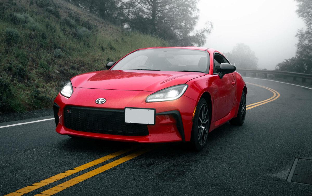 Toyota et sa batterie qui se recharge en 10 minutes : elle arrive plus ...