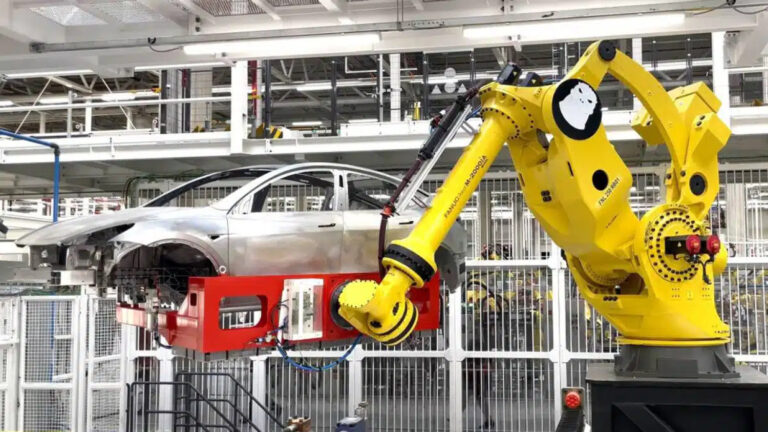 Tesla nomme ses robots Godzilla et King Kong. Voici pourquoi