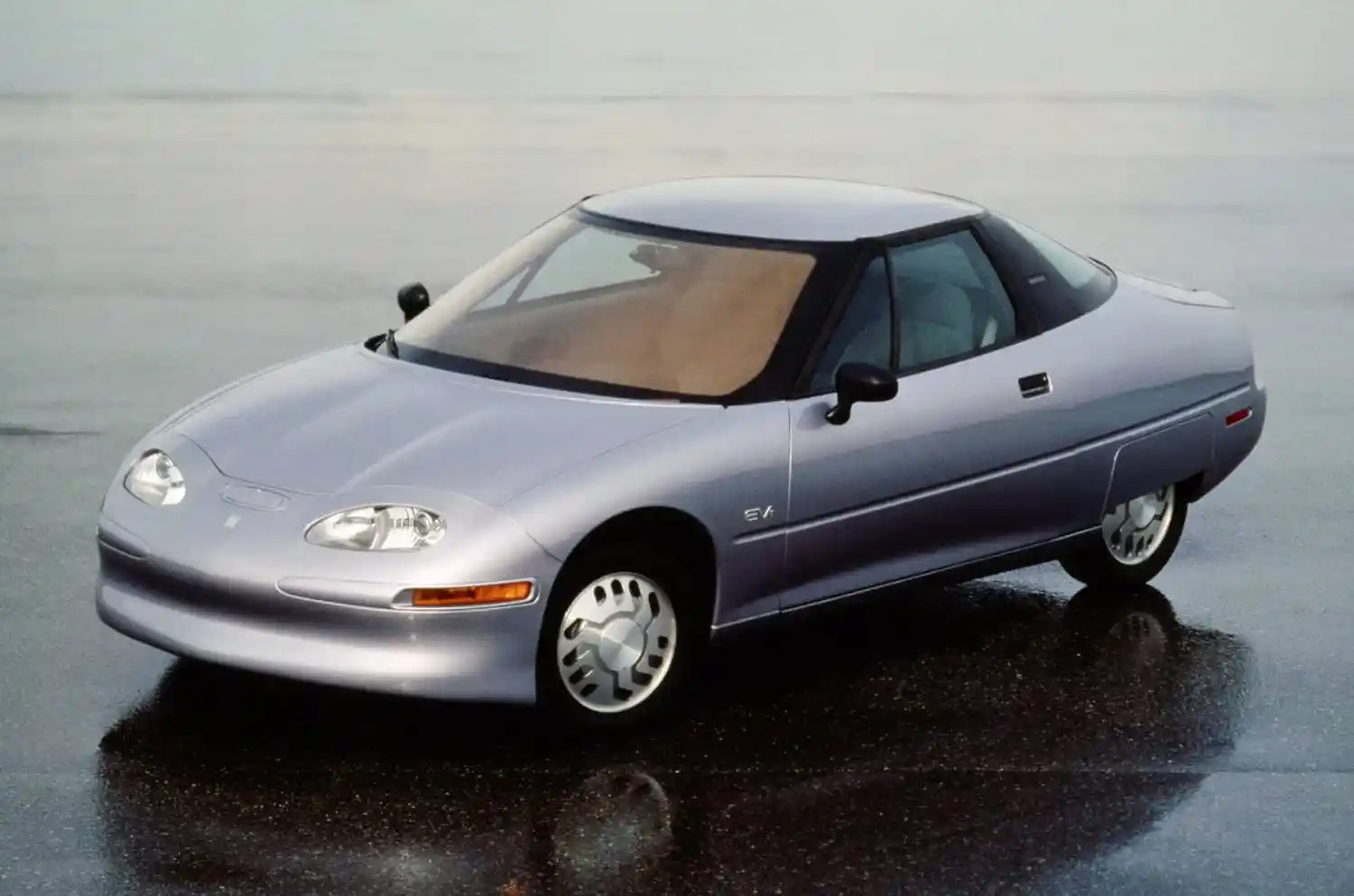 Avant Tesla : GM EV1, La voiture électrique qui a lancé la révolution ...